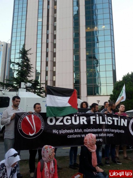 مظاهرة حاشدة في اسطنبول تنديداً بالعدوان الإسرائيلي علي غزة