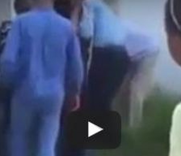 في المغرب لحظة اعتداء شرطي على مواطن
