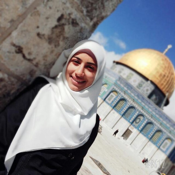 فيديو الاحتلال يعتقل فتاة من القدس القديمة